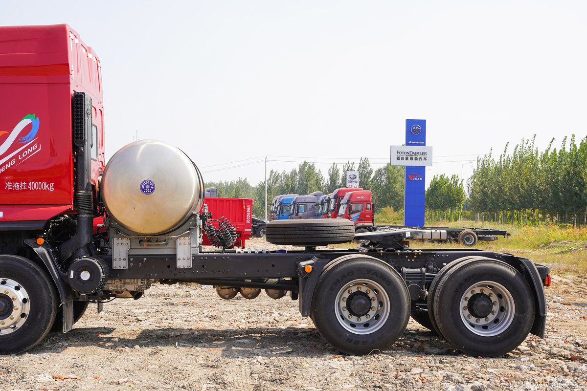 【图】东风柳汽 乘龙H5 500马力 6X4 LNG牵引车(LZ4250H7DM1)_实拍图片_1764752_卡车之家