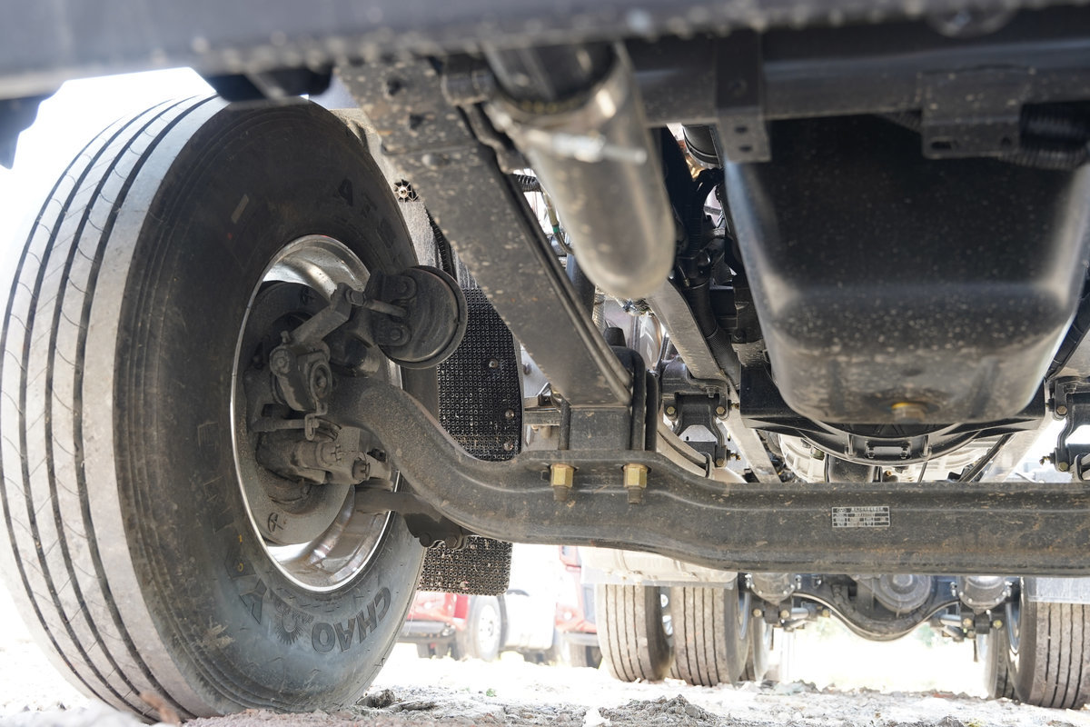 【图】东风柳汽 乘龙H5 500马力 6X4 LNG牵引车(LZ4250H7DM1)_实拍图片_1764752_卡车之家