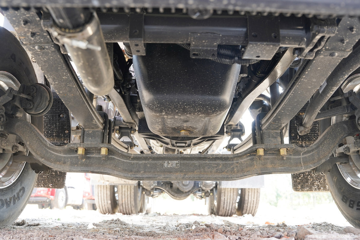 【图】东风柳汽 乘龙H5 500马力 6X4 LNG牵引车(LZ4250H7DM1)_实拍图片_1764752_卡车之家