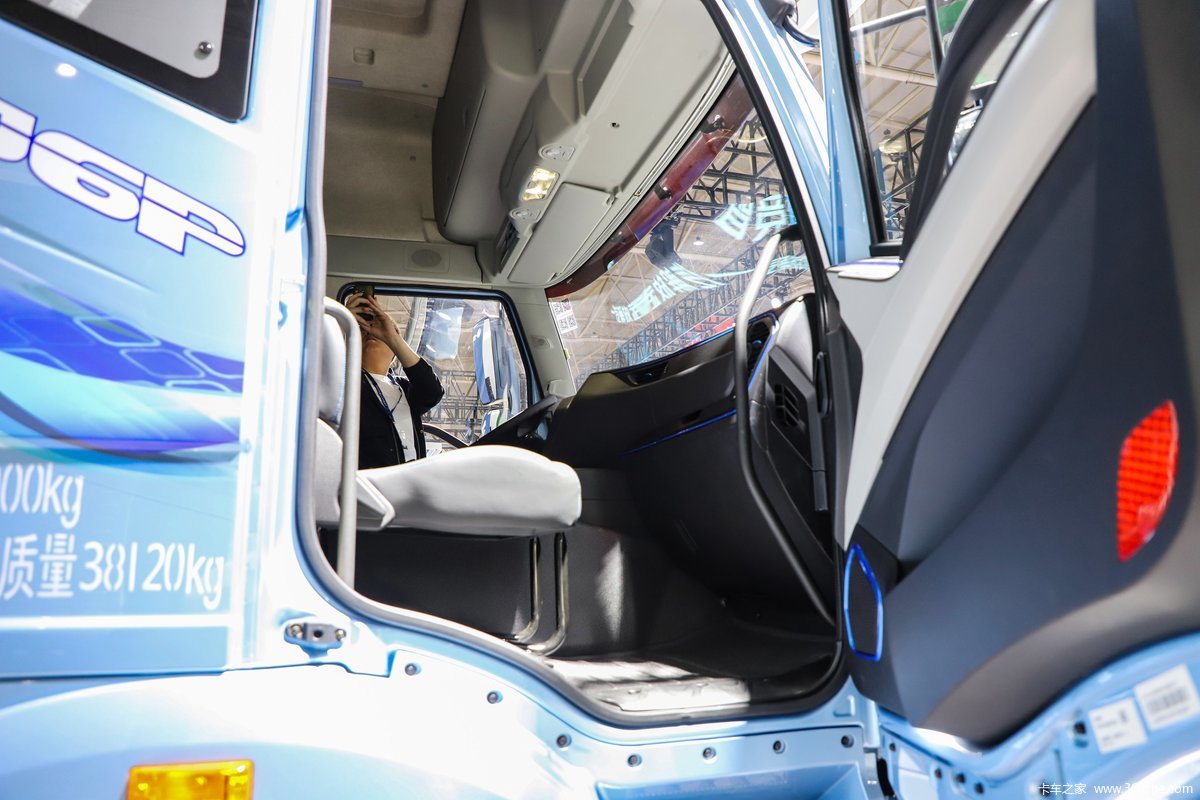 【图】一汽解放 J6P重卡 6X4 换电式纯电动牵引车(CA4250P66T1BEV)281.91kWh_实拍图片_1772170_卡车之家