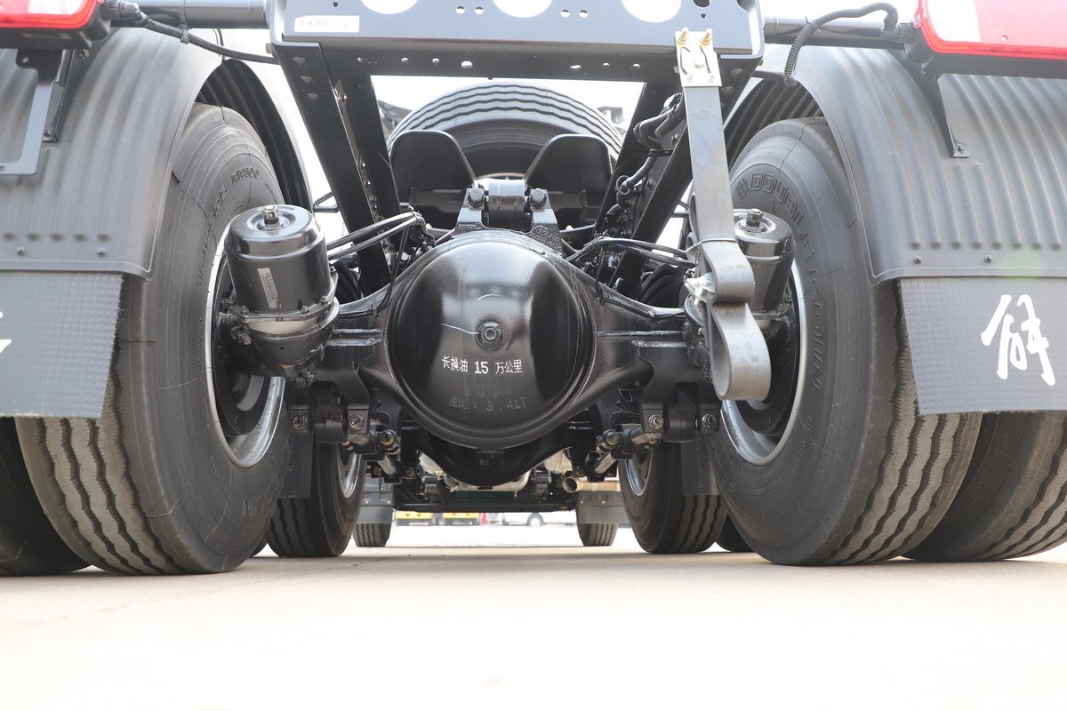 【图】青岛解放 JH6重卡 领航版 530马力 6X4 LNG自动档牵引车(CA4250P25K8T1NE6A80)_实拍图片_1778243_卡车之家