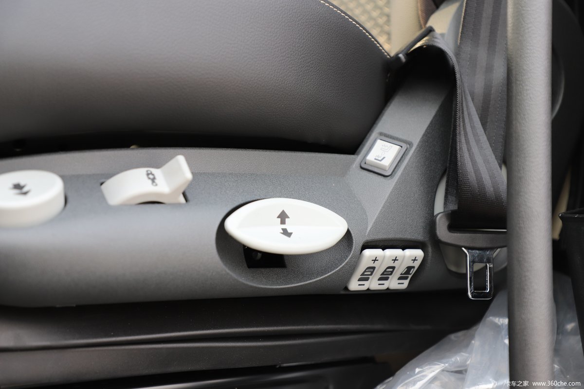 【图】福田 欧曼EST 北方版 530马力 6X4 LNG自动档牵引车(BJ4259L6DLL-05)_实拍图片_1778359_卡车之家