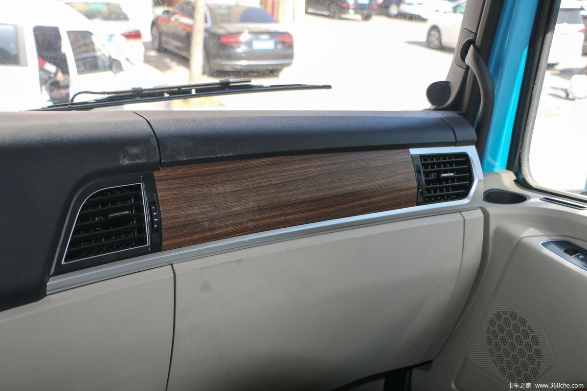 【图】陕汽重卡 德龙X3000 经典版 480马力 6X4 LNG牵引车(SX4259XD4TLQ1)_实拍图片_1779113_卡车之家