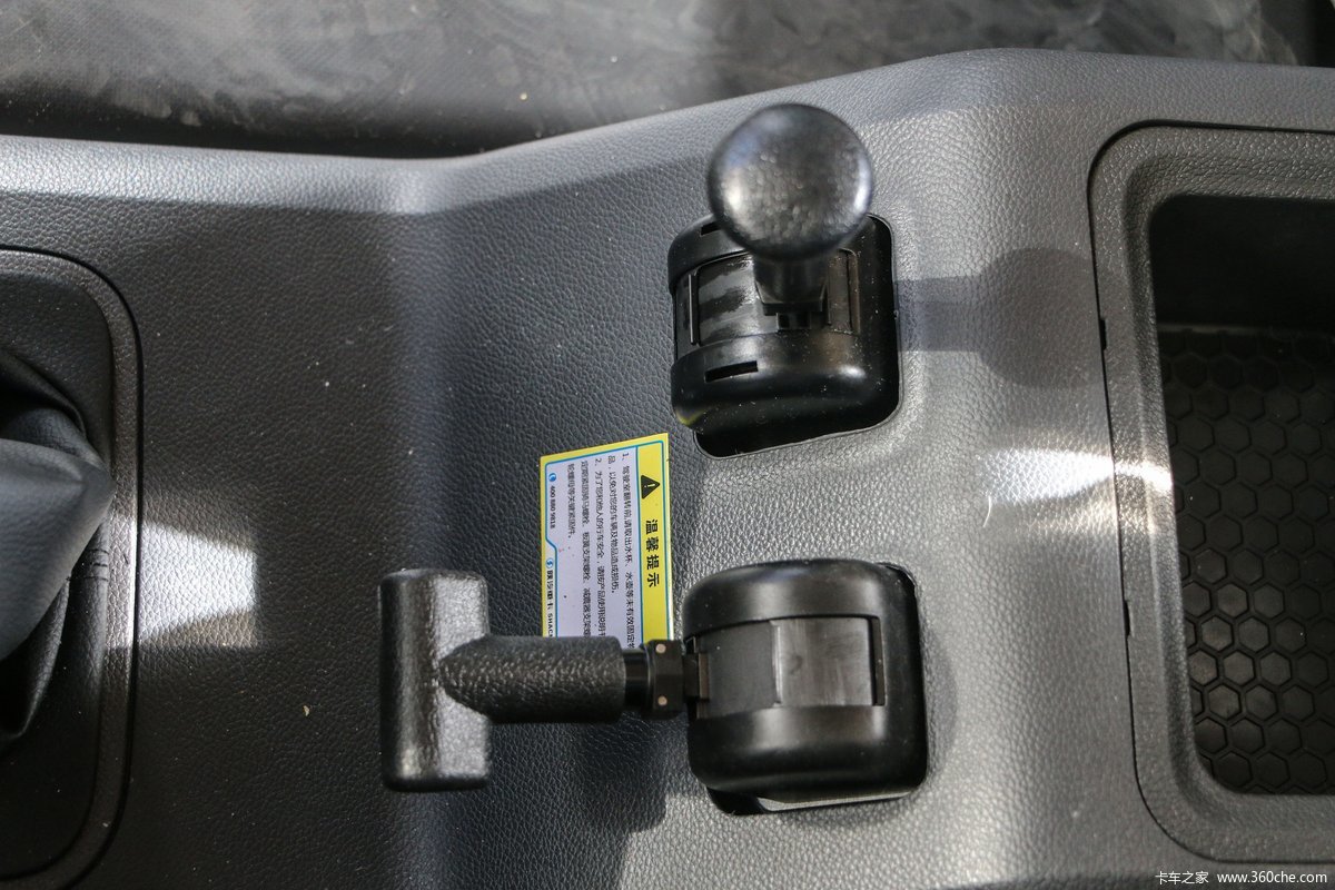 【图】陕汽重卡 德龙X3000 经典版 480马力 6X4 LNG牵引车(SX4259XD4TLQ1)_实拍图片_1779113_卡车之家