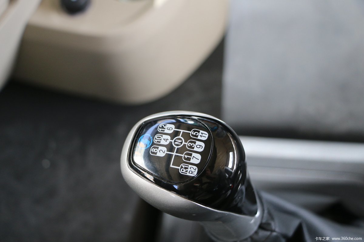 【图】陕汽重卡 德龙X3000 经典版 480马力 6X4 LNG牵引车(SX4259XD4TLQ1)_实拍图片_1779113_卡车之家