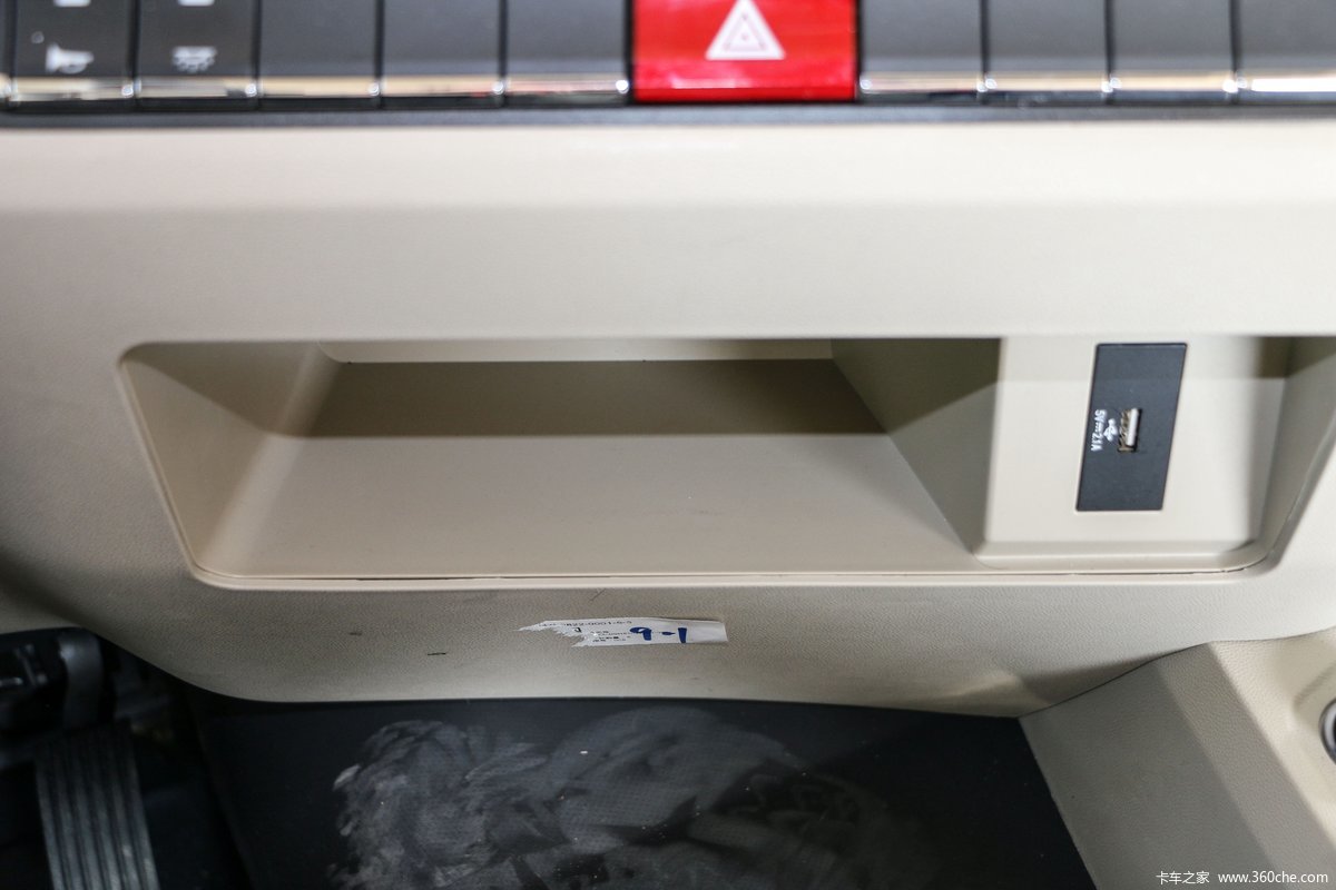 【图】陕汽重卡 德龙X3000 经典版 480马力 6X4 LNG牵引车(SX4259XD4TLQ1)_实拍图片_1779113_卡车之家