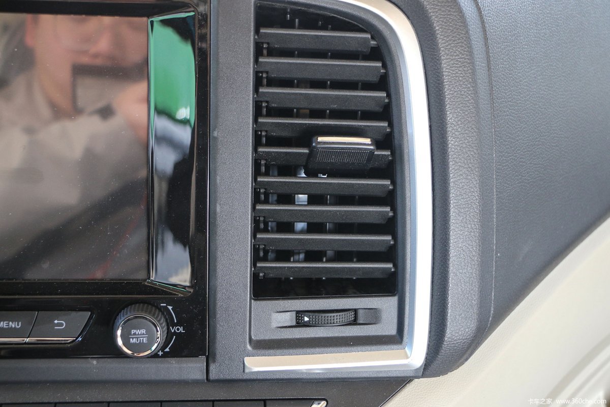 【图】陕汽重卡 德龙X3000 经典版 480马力 6X4 LNG牵引车(SX4259XD4TLQ1)_实拍图片_1779113_卡车之家