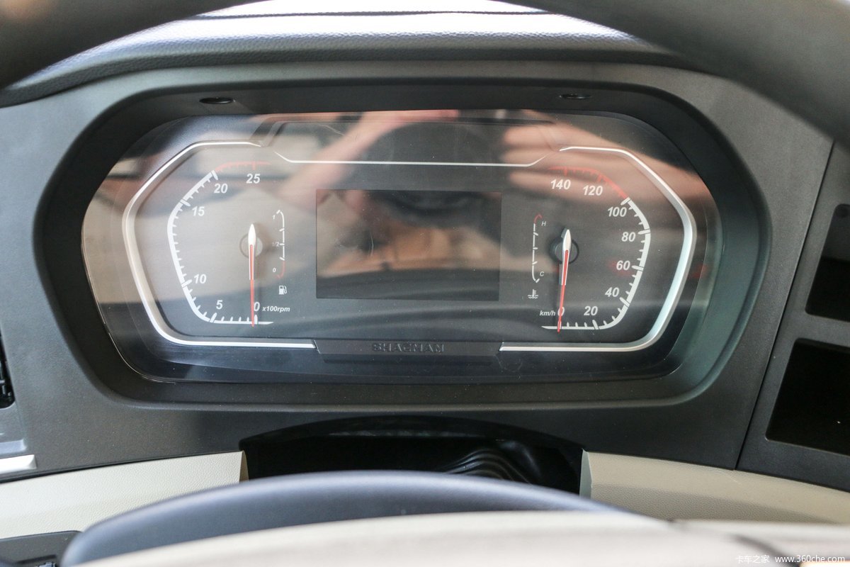 【图】陕汽重卡 德龙X3000 经典版 480马力 6X4 LNG牵引车(SX4259XD4TLQ1)_实拍图片_1779120_卡车之家