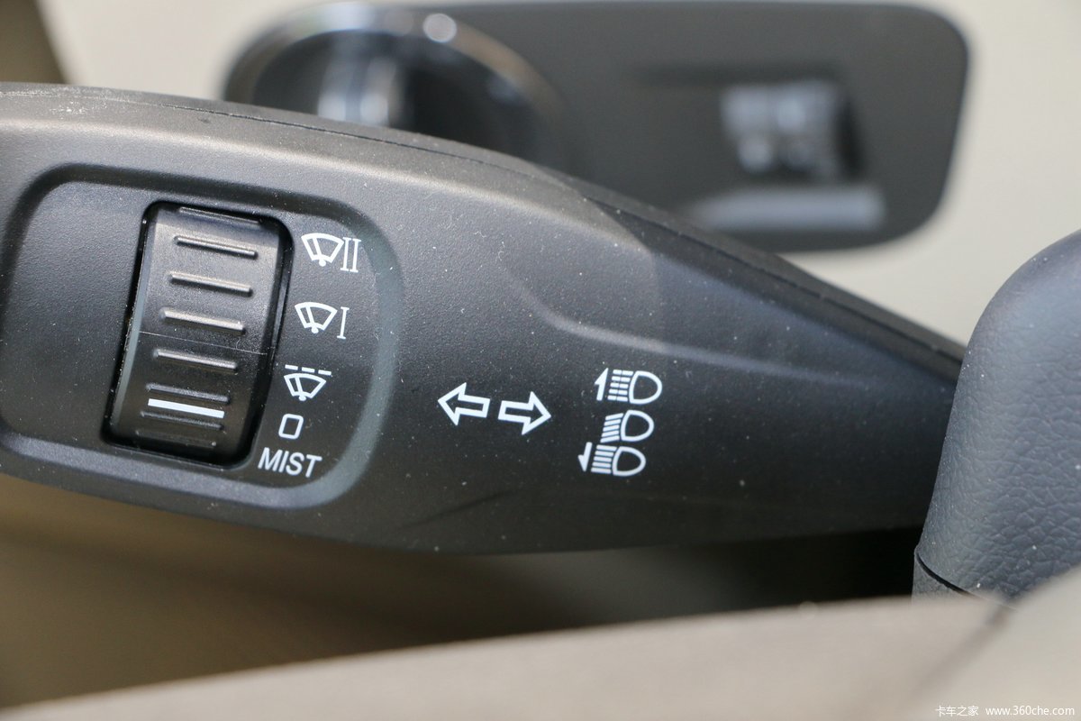 【图】陕汽重卡 德龙X3000 经典版 480马力 6X4 LNG牵引车(SX4259XD4TLQ1)_实拍图片_1779113_卡车之家