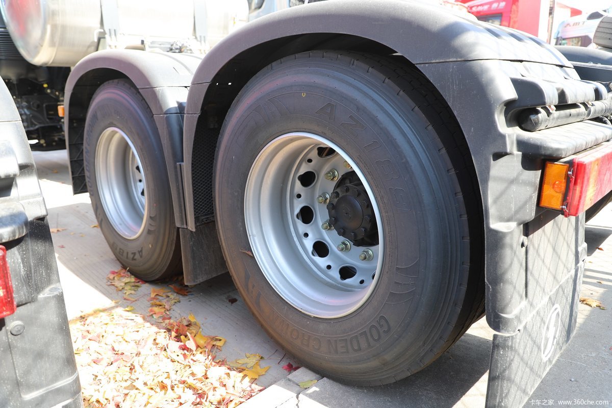 【图】陕汽重卡 德龙X5000S 旗舰版 560马力 6X4 LNG自动档牵引车(液缓)(SX4259XE4TLQ3)_实拍图片 ...