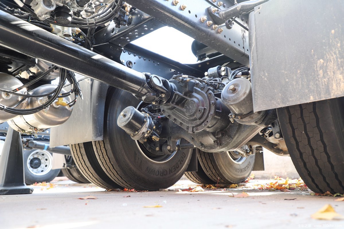 【图】陕汽重卡 德龙X5000S 旗舰版 560马力 6X4 LNG自动档牵引车(液缓)(SX4259XE4TLQ3)_实拍图片 ...