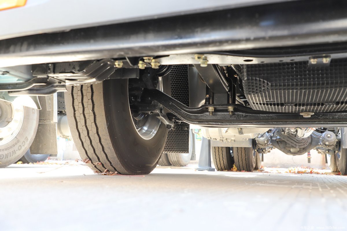 【图】陕汽重卡 德龙X5000S 旗舰版 560马力 6X4 LNG自动档牵引车(液缓)(SX4259XE4TLQ3)_实拍图片 ...