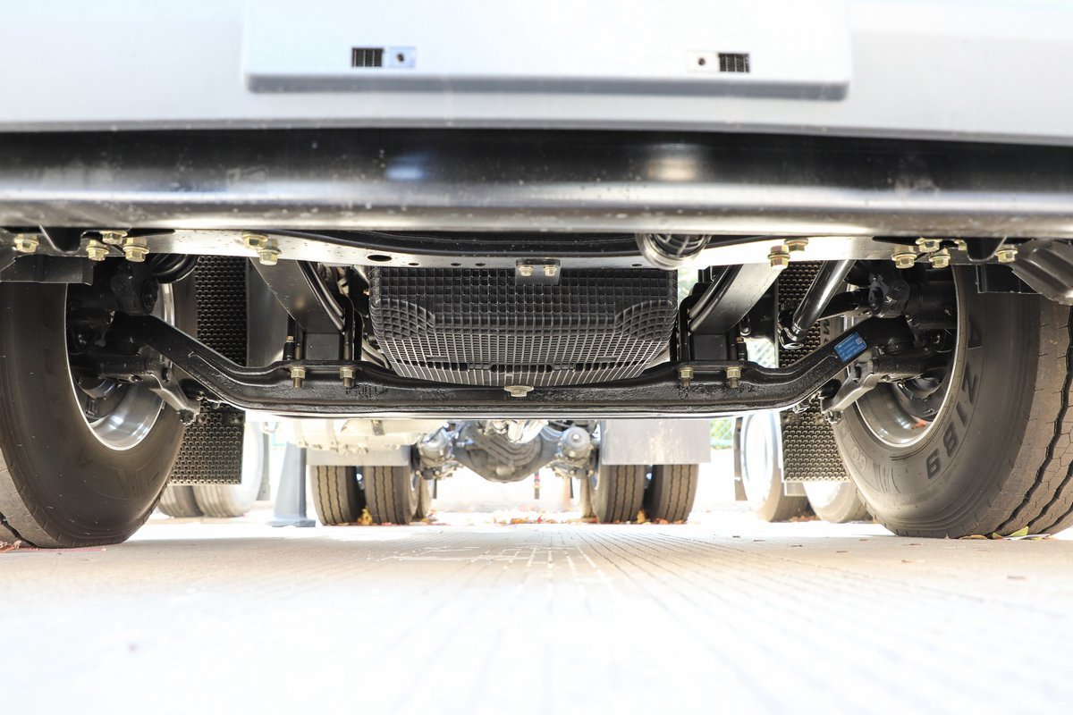 【图】陕汽重卡 德龙X5000S 旗舰版 560马力 6X4 LNG自动档牵引车(液缓)(SX4259XE4TLQ3)_实拍图片 ...