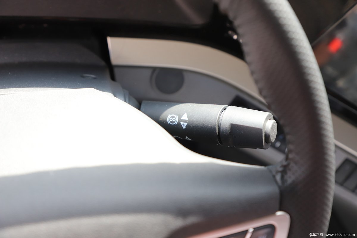 【图】东风商用车 天龙旗舰KX 王者版 530马力 6X4 LNG自动档牵引车(液缓)(DFH4250D13)_实拍图片_1779762_卡车之家