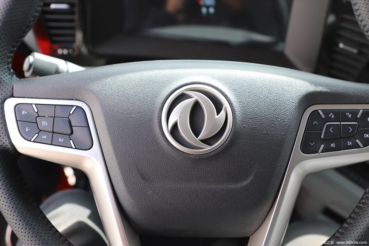 【图】东风商用车 天龙旗舰KX 王者版 530马力 6X4 LNG自动档牵引车(液缓)(DFH4250D13)_实拍图片_1779762_卡车之家