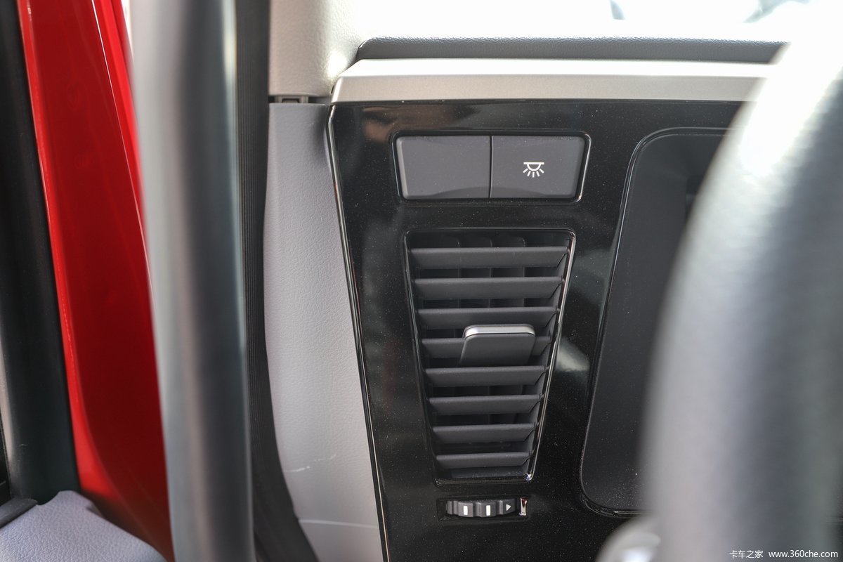 【图】东风商用车 天龙旗舰KX 王者版 530马力 6X4 LNG自动档牵引车(液缓)(DFH4250D13)_实拍图片_1779762_卡车之家