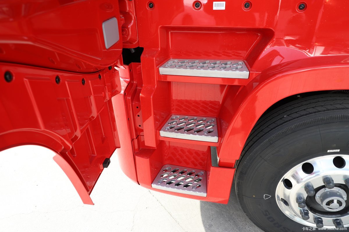 【图】东风商用车 天龙旗舰KX 王者版 530马力 6X4 LNG自动档牵引车(液缓)(DFH4250D13)_实拍图片_1779762_卡车之家