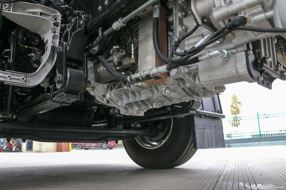 【图】东风商用车 天龙旗舰KX 王者版 530马力 6X4 LNG牵引车(DFH4250DX13)_实拍图片_1780488_卡车之家