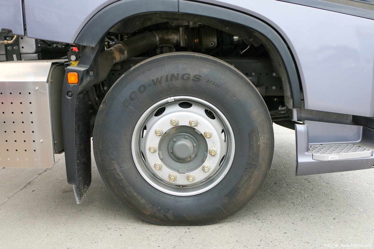 【图】中国重汽HOWO Max重卡 轻奢版 480马力 6X4 LNG牵引车(ZZ4257V424KF1L)_实拍图片_1781902_卡车之家