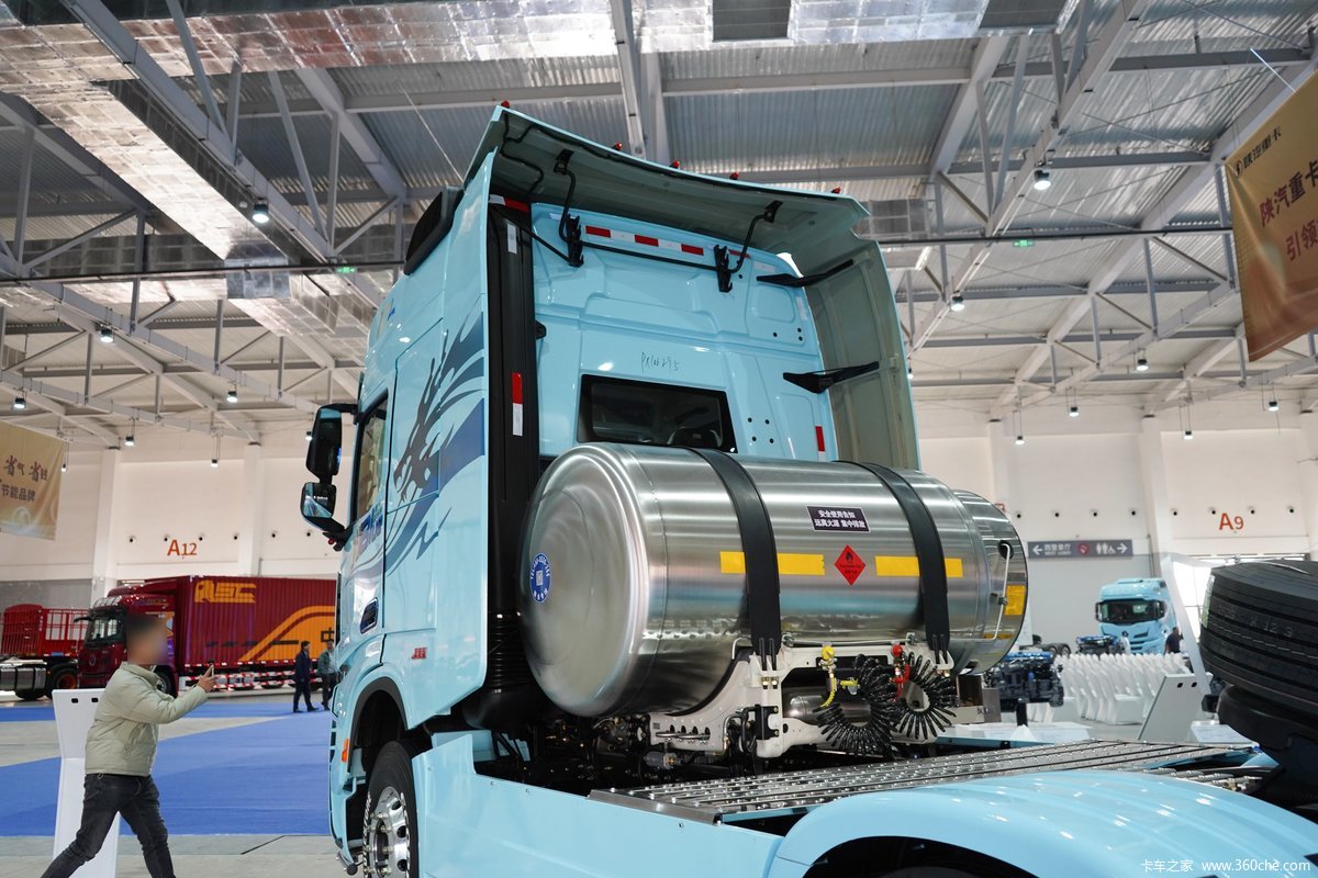 【图】陕汽重卡 德龙X6000 旗舰版 700马力 6X4 LNG自动档牵引车(液缓)(SX4259GE4TLQ5)_实拍图片_1782344 ...