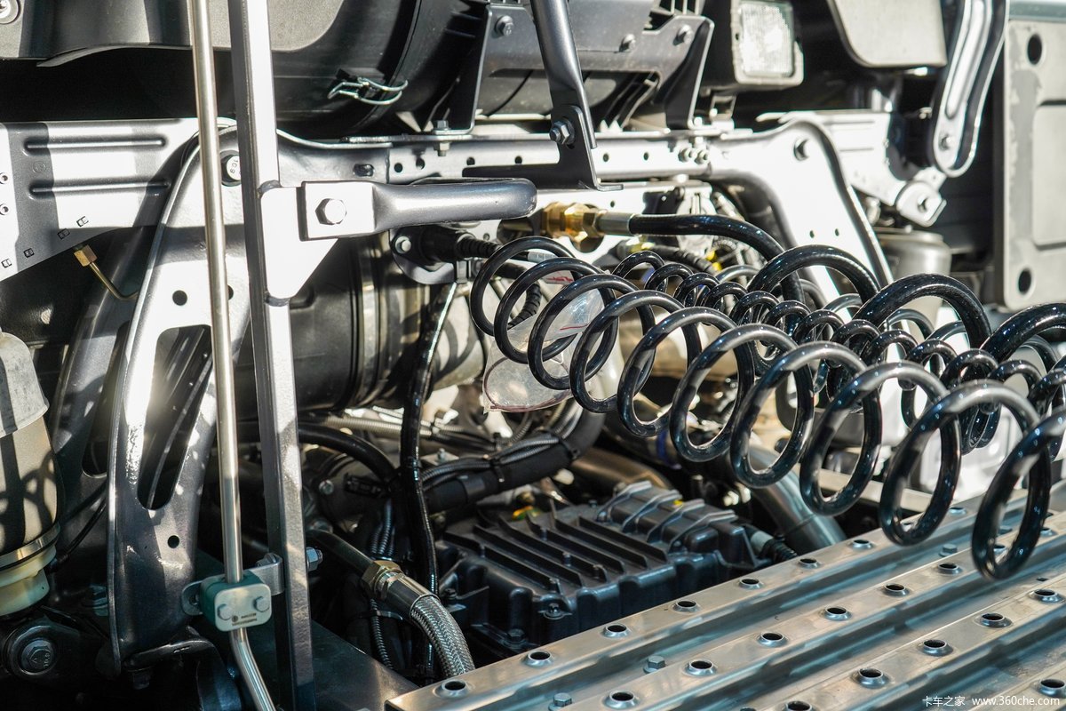 【图】陕汽重卡 德龙X6000 530马力 4X2 主挂一体化LNG自动档牵引车_实拍图片_1782391_卡车之家