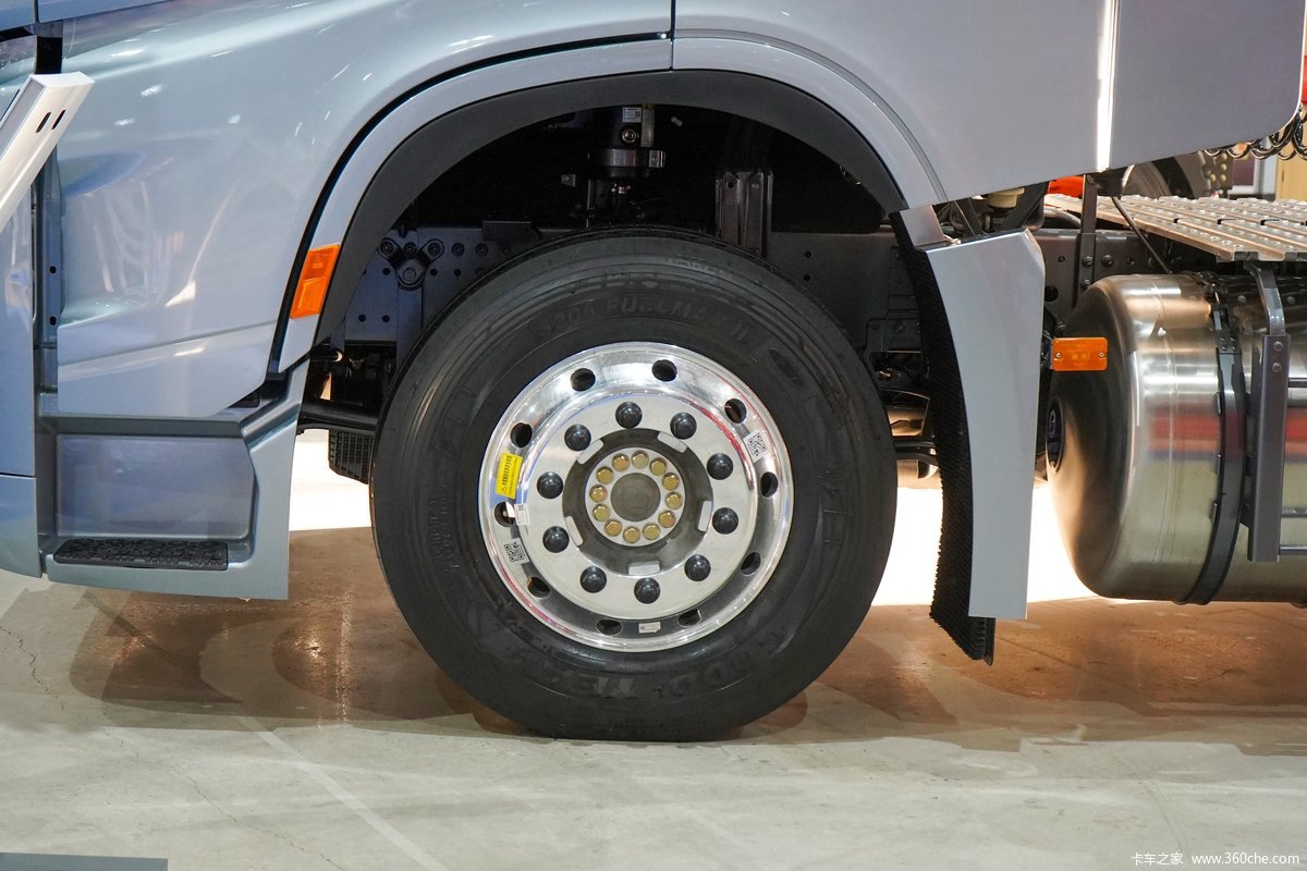 【图】陕汽重卡 德龙X6000 530马力 4X2 主挂一体化LNG自动档牵引车_实拍图片_1782391_卡车之家