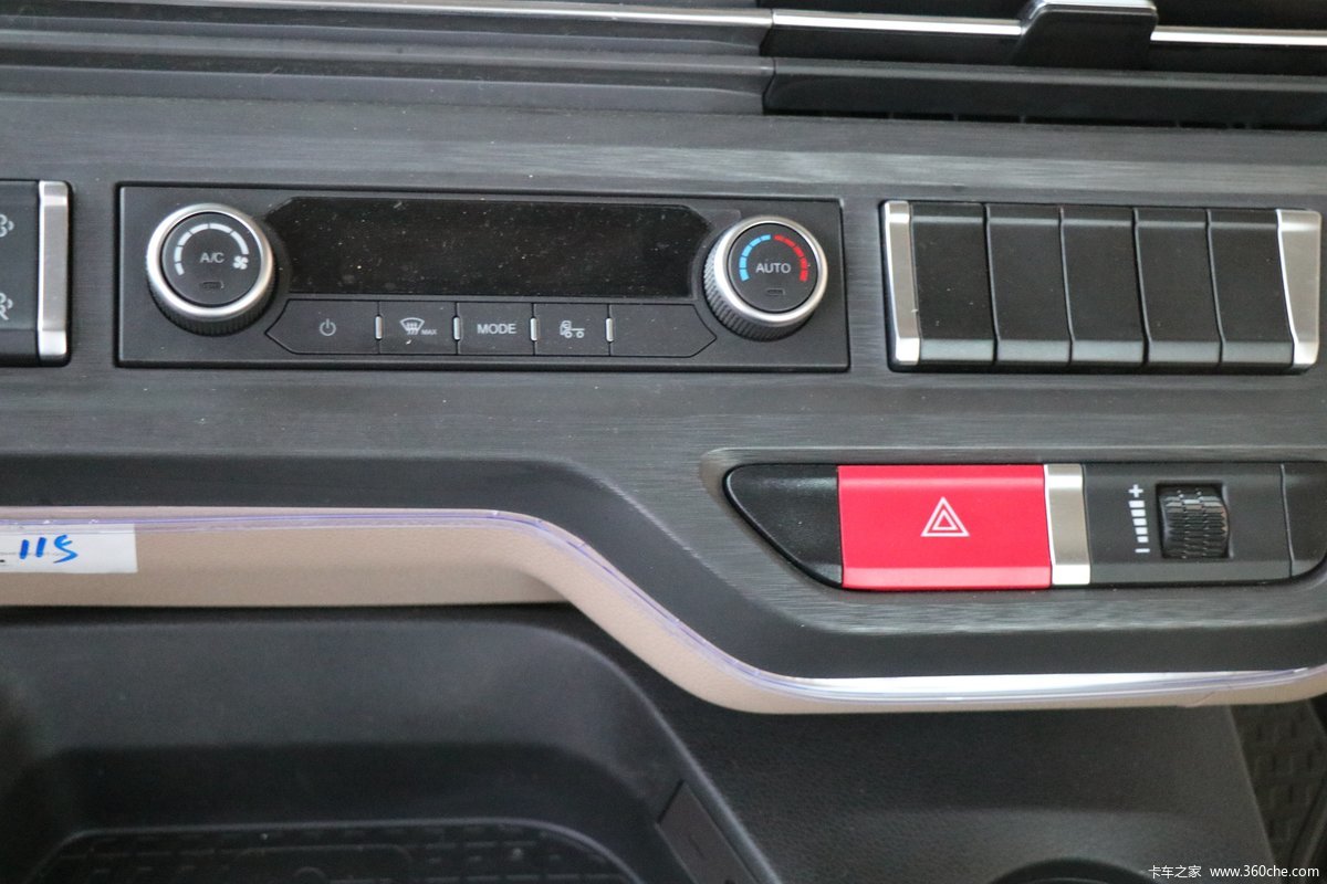 【图】陕汽重卡 德龙X6000 旗舰版 840马力 6X4 自动档牵引车(液缓)(SX4259GE4Q5)_实拍图片_1782453_卡车之家