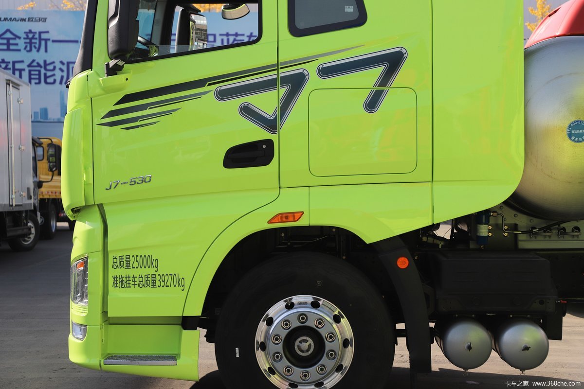 【图】一汽解放 J7重卡 经典版 530马力 6X4 LNG自动档牵引车(采埃孚12档)(液缓)(CA4250P77M26T1E6)_实拍图片_1783128_卡车之家