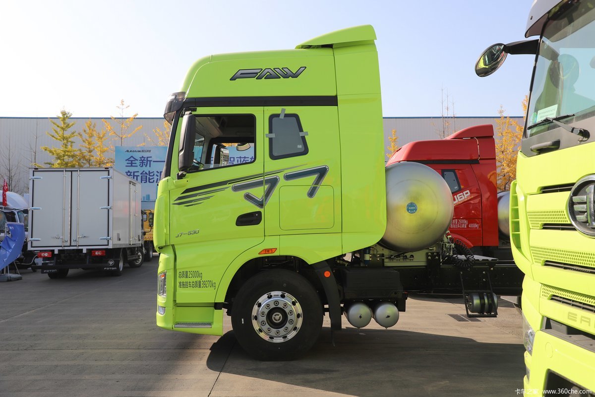 【图】一汽解放 J7重卡 经典版 530马力 6X4 LNG自动档牵引车(采埃孚12档)(液缓)(CA4250P77M26T1E6)_实拍图片_1783128_卡车之家