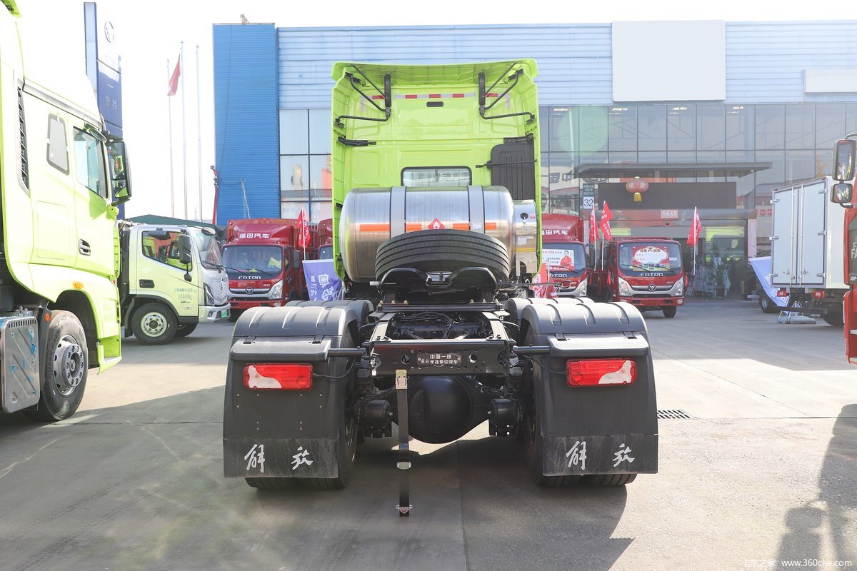 【图】一汽解放 J7重卡 经典版 530马力 6X4 LNG自动档牵引车(采埃孚12档)(液缓)(CA4250P77M26T1E6)_实拍图片_1783138_卡车之家