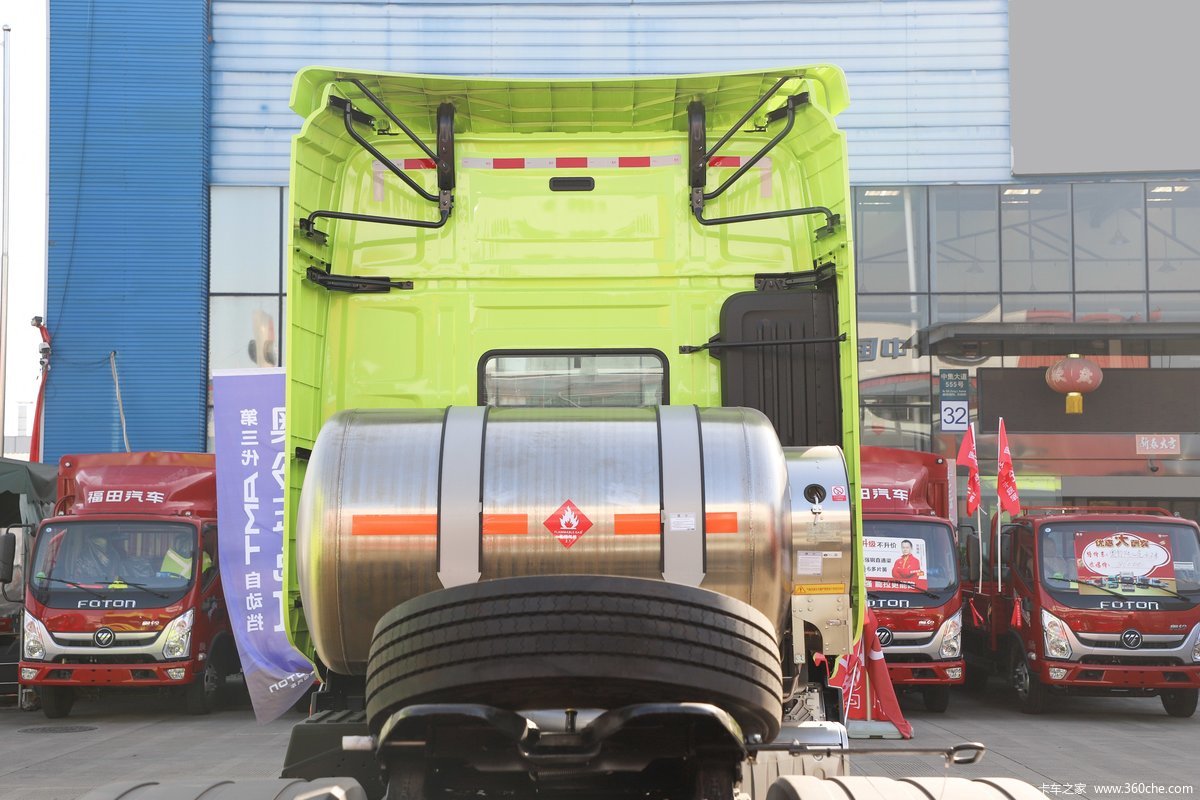 【图】一汽解放 J7重卡 经典版 530马力 6X4 LNG自动档牵引车(采埃孚12档)(液缓)(CA4250P77M26T1E6)_实拍图片_1783241_卡车之家