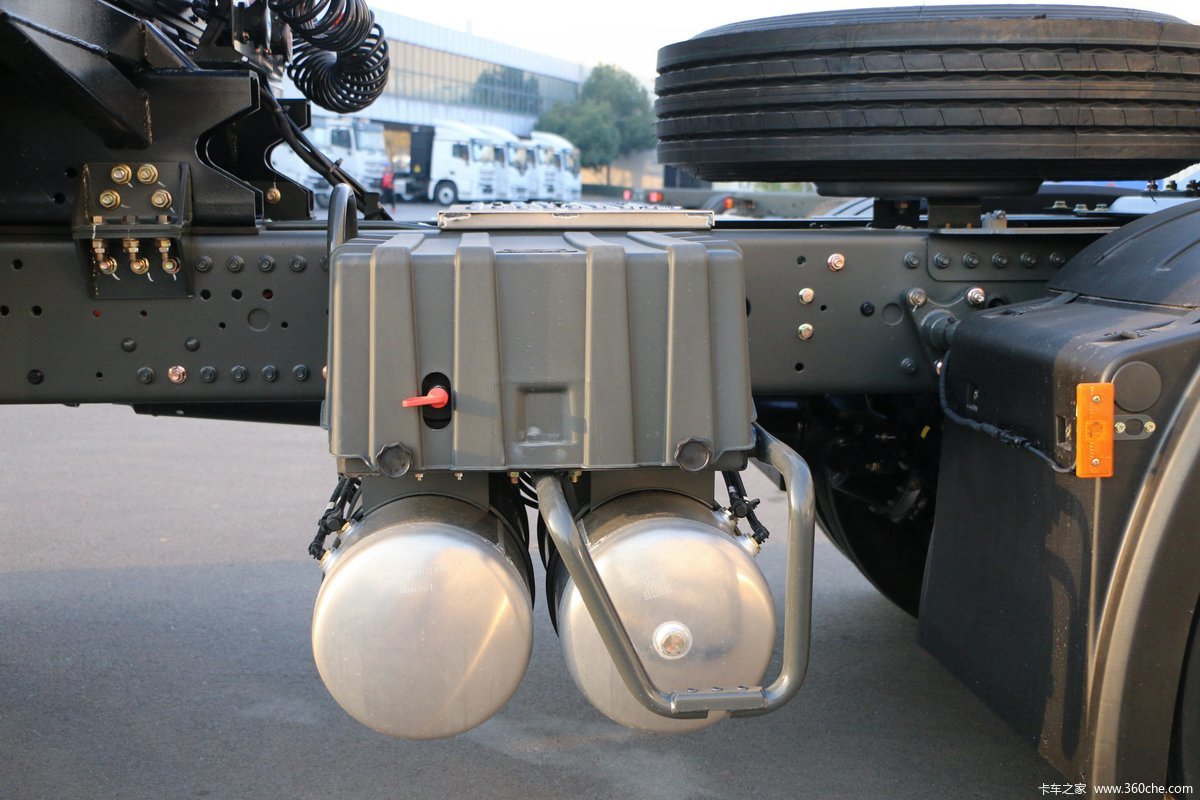 【图】徐工重卡 漢風E7 6X4 换电式纯电动牵引车(XGA4254BEVWCA)281.91kWh_实拍图片_1785693_卡车之家