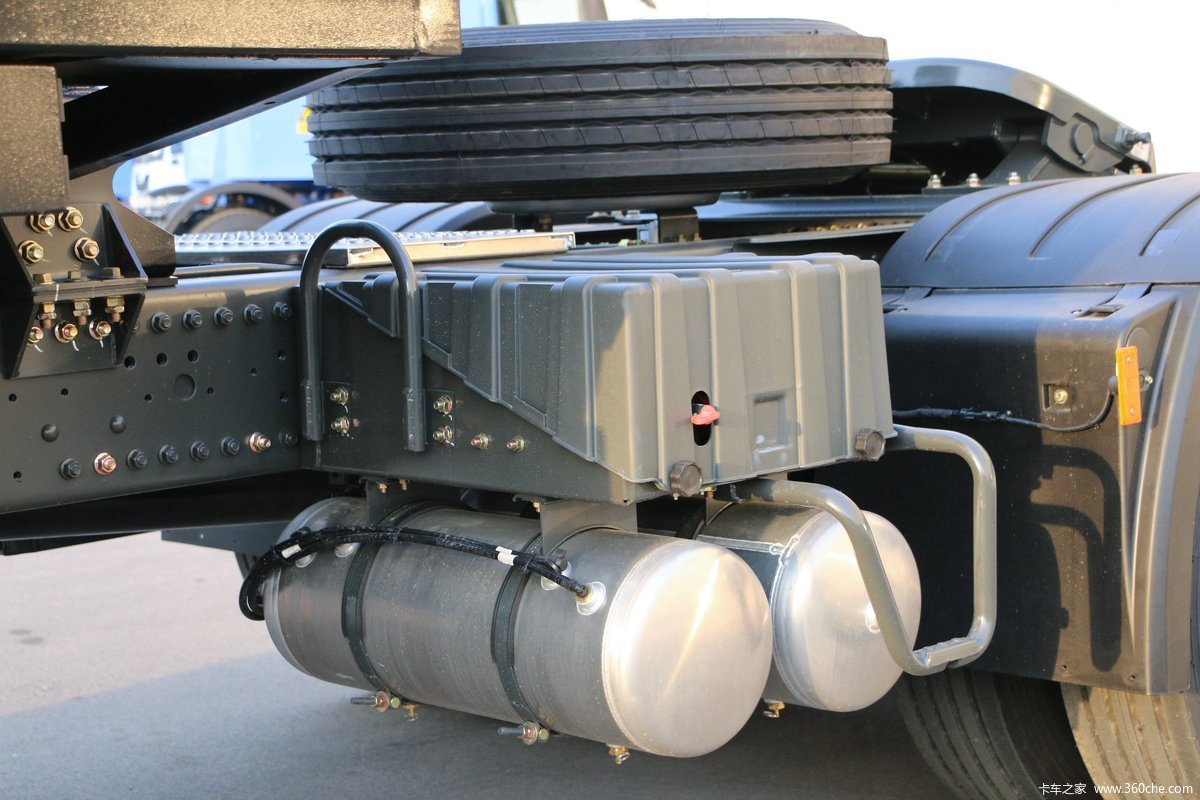 【图】徐工重卡 漢風E7 6X4 换电式纯电动牵引车(XGA4254BEVWCA)281.91kWh_实拍图片_1785693_卡车之家