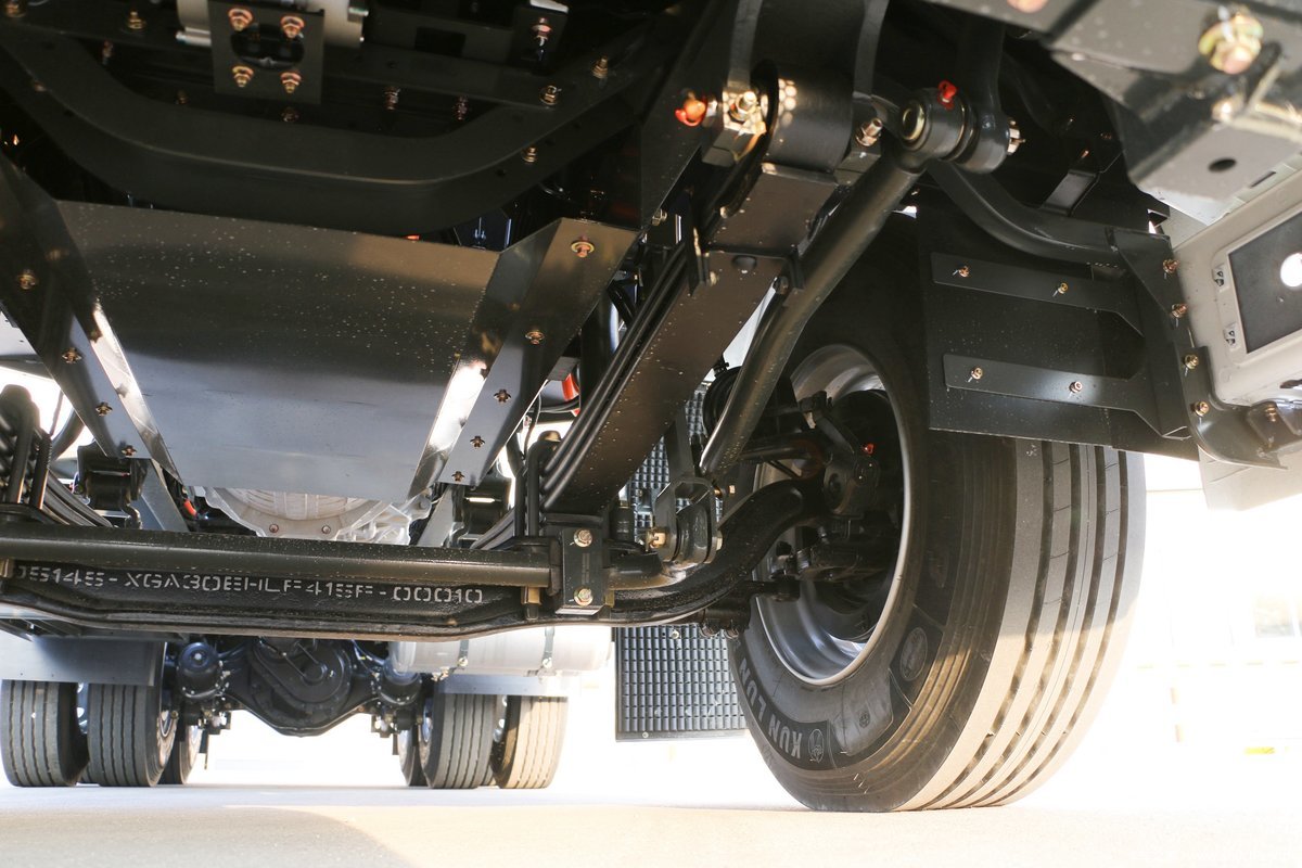 【图】徐工重卡 漢風E7 6X4 换电式纯电动牵引车(XGA4254BEVWCA)281.91kWh_实拍图片_1785693_卡车之家