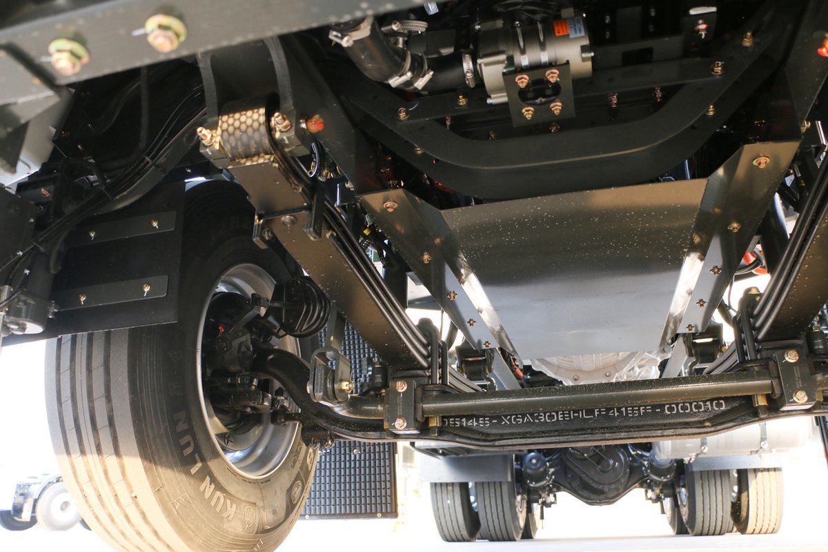 【图】徐工重卡 漢風E7 6X4 换电式纯电动牵引车(XGA4254BEVWCA)281.91kWh_实拍图片_1785693_卡车之家