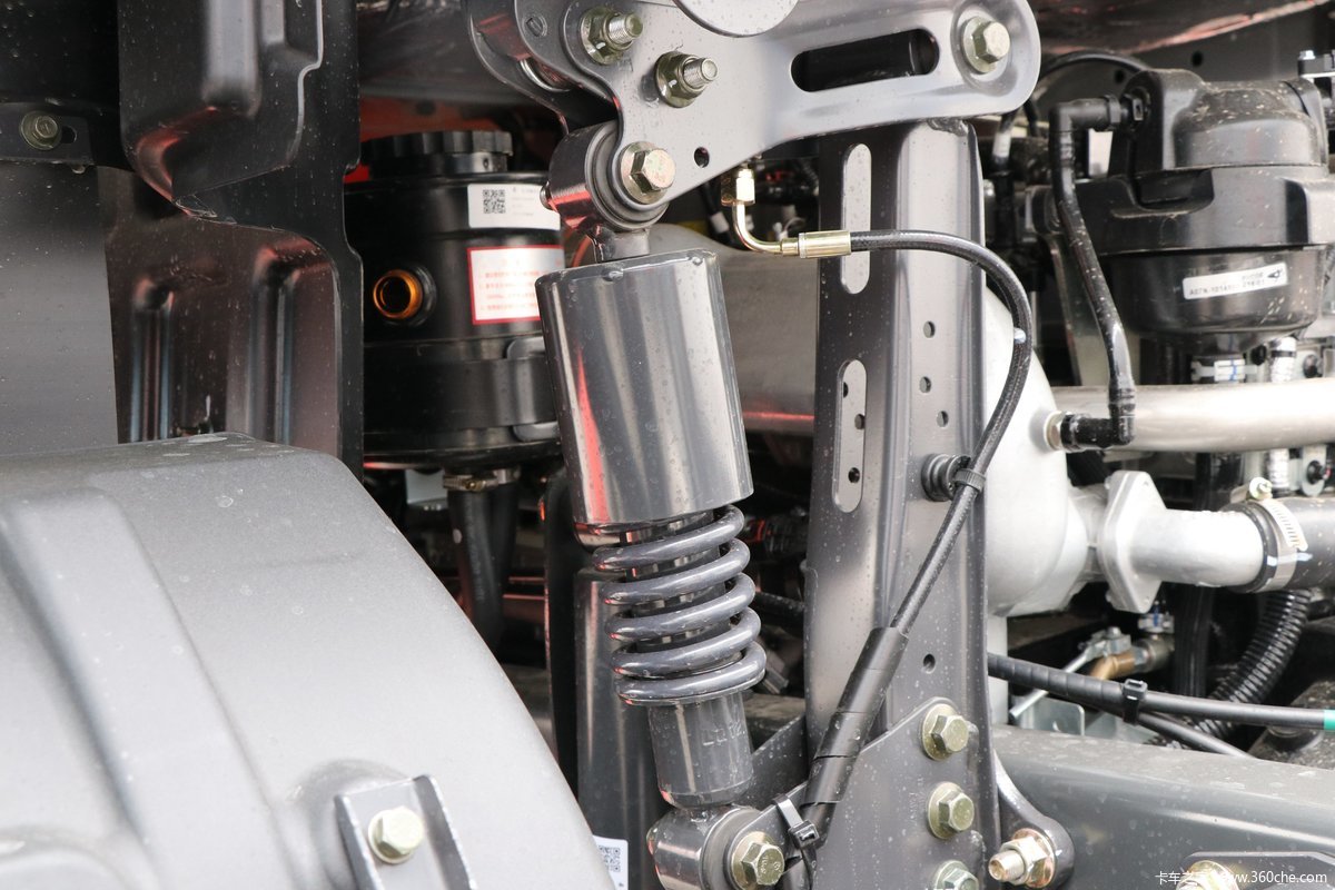 【图】东风柳汽 乘龙H5 260马力 LNG 4X2 9.7米厢式载货车(LZ5180XXYH5AM1)_实拍图片_1785899_卡车之家