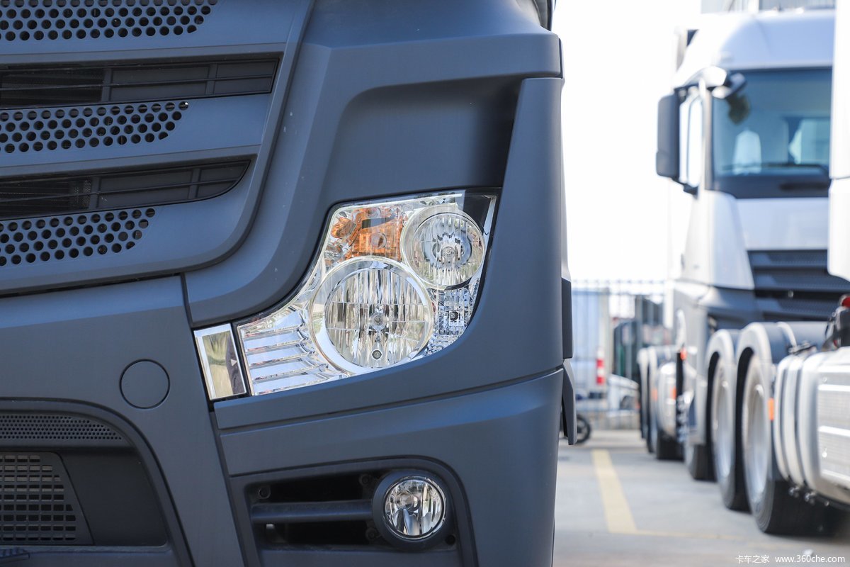 【图】奔驰 Actros 重卡 530马力 6X4 牵引车(国六)(BJ4266Y6BHL-A1)_实拍图片_1792088_卡车之家