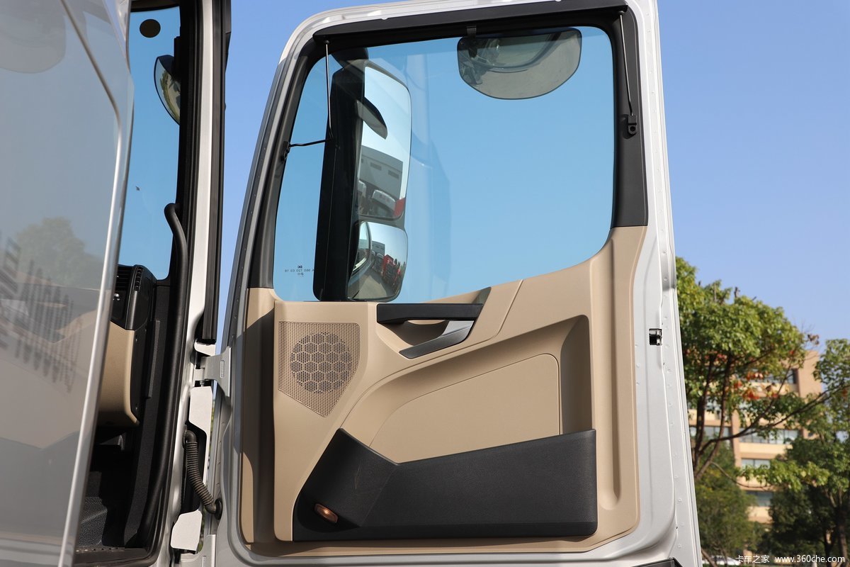 【图】奔驰 Actros 重卡 530马力 6X4 牵引车(国六)(BJ4266Y6BHL-A1)_实拍图片_1792115_卡车之家