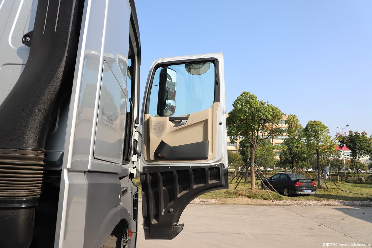 【图】奔驰 Actros 重卡 530马力 6X4 牵引车(国六)(BJ4266Y6BHL-A1)_实拍图片_1792115_卡车之家