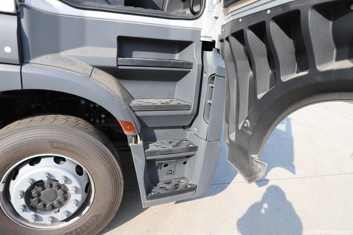 【图】奔驰 Actros 重卡 530马力 6X4 牵引车(国六)(BJ4266Y6BHL-A1)_实拍图片_1792115_卡车之家