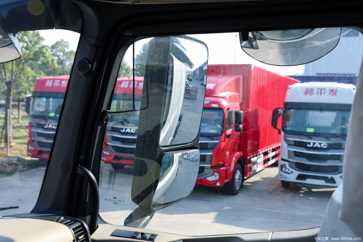 【图】奔驰 Actros 重卡 530马力 6X4 牵引车(国六)(BJ4266Y6BHL-A1)_实拍图片_1792115_卡车之家