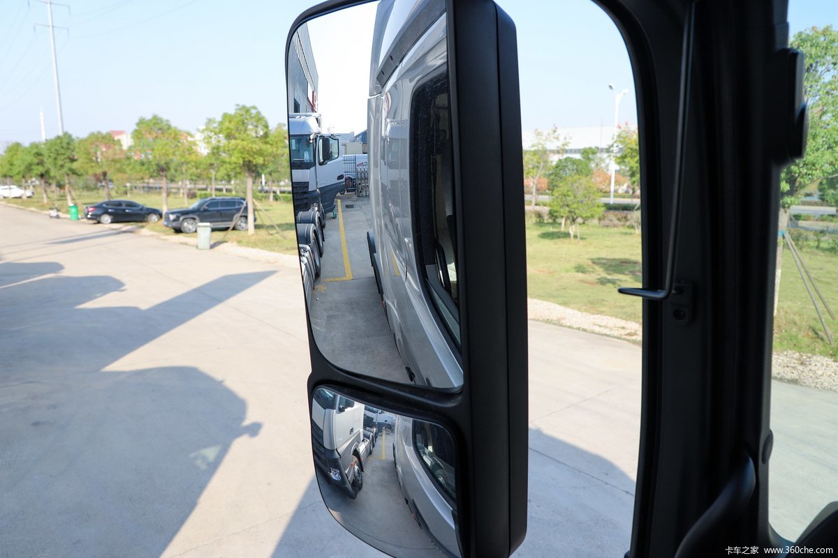 【图】奔驰 Actros 重卡 530马力 6X4 牵引车(国六)(BJ4266Y6BHL-A1)_实拍图片_1792115_卡车之家