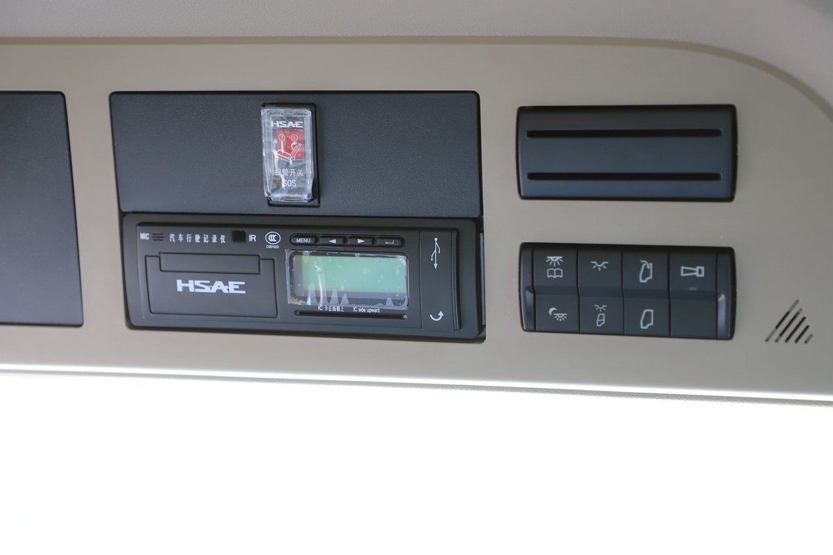 【图】奔驰 Actros 重卡 530马力 6X4 牵引车(国六)(BJ4266Y6BHL-A1)_实拍图片_1792115_卡车之家