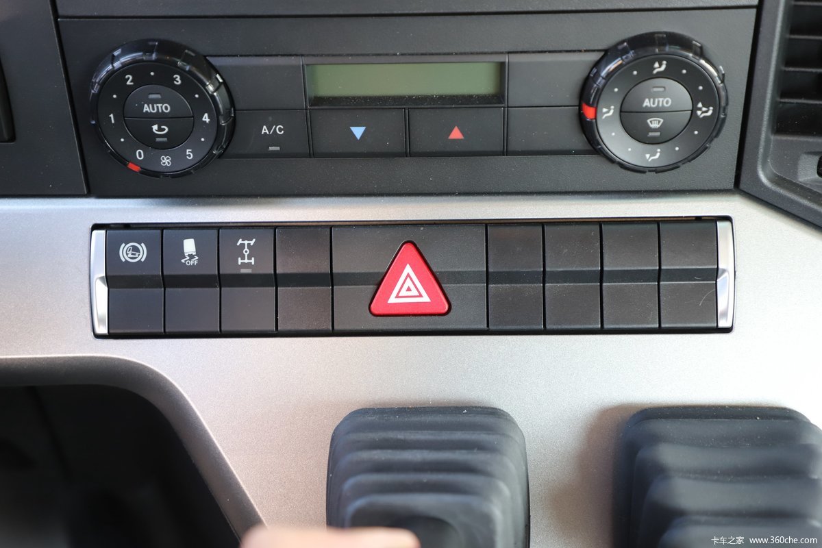 【图】奔驰 Actros 重卡 530马力 6X4 牵引车(国六)(BJ4266Y6BHL-A1)_实拍图片_1792115_卡车之家