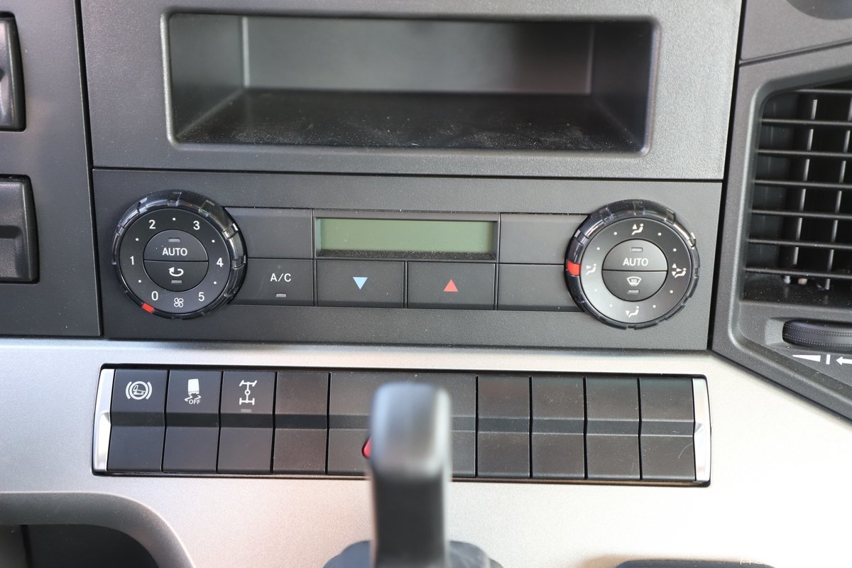 【图】奔驰 Actros 重卡 530马力 6X4 牵引车(国六)(BJ4266Y6BHL-A1)_实拍图片_1792115_卡车之家