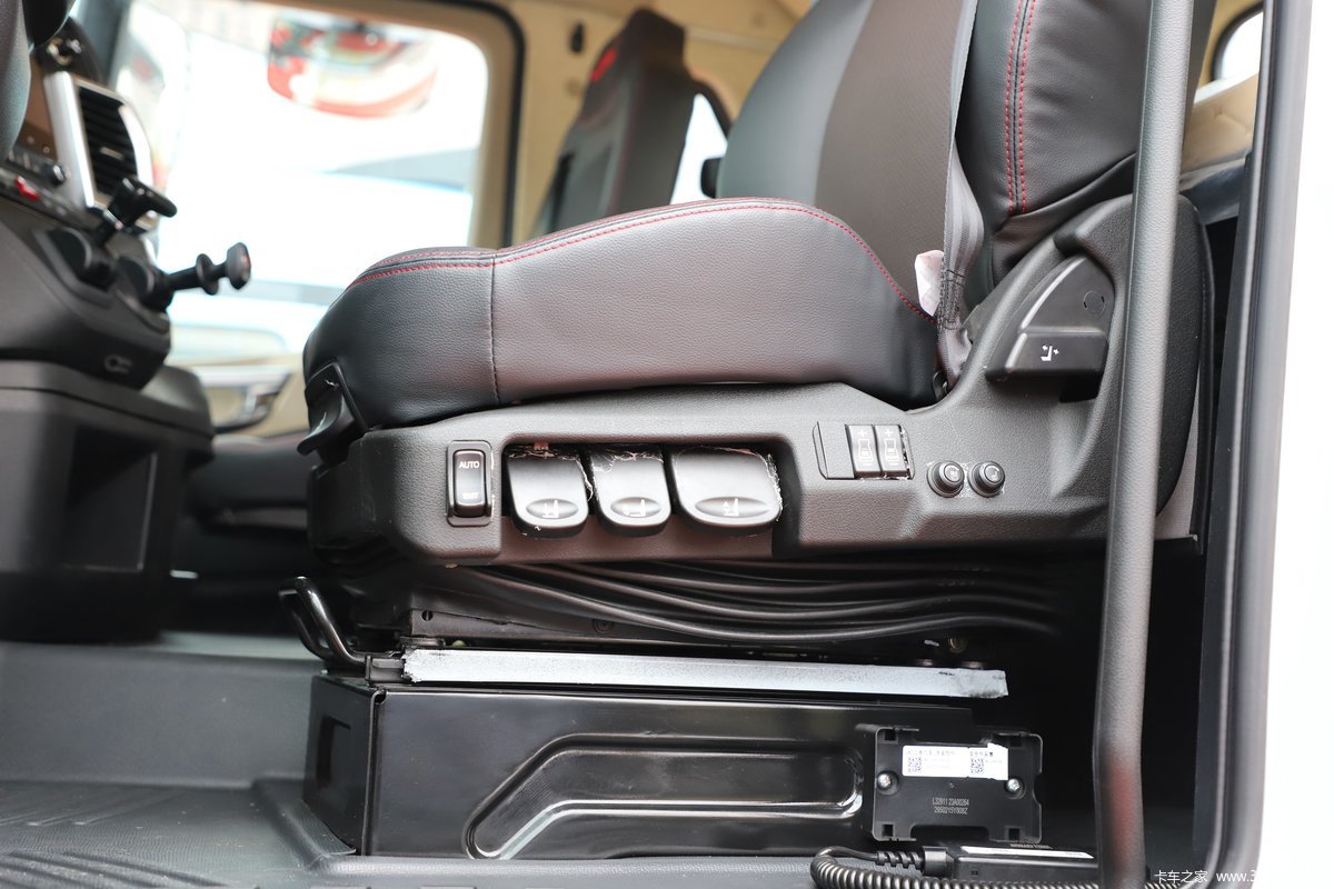 【图】江淮 星耀X7重卡 660马力 6X4 AMT自动档牵引车(HFC4254P1K8E33S)_实拍图片_1796902_卡车之家