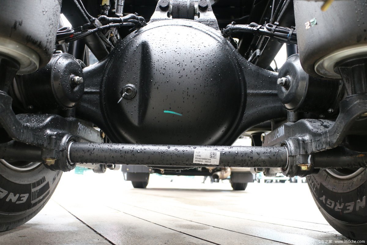 【图】一汽解放 J7重卡 经典版 530马力 4X2 LNG自动档牵引车(CA4180P77M26E6)_实拍图片_1799186_卡车之家