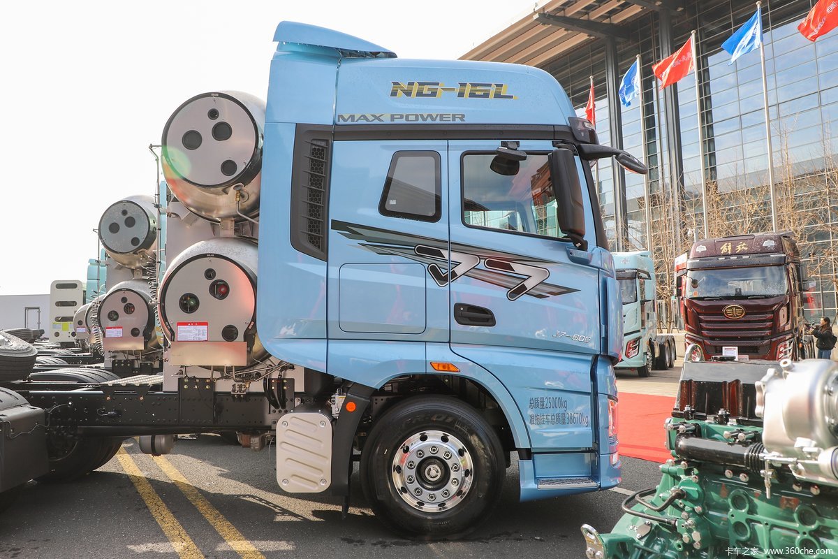 【图】一汽解放 J7重卡 创领版 600马力 6X4 LNG自动档牵引车(液缓)(速比3.417)(CA4250P77M26T1A1E6)_实拍图片_1800257_卡车之家