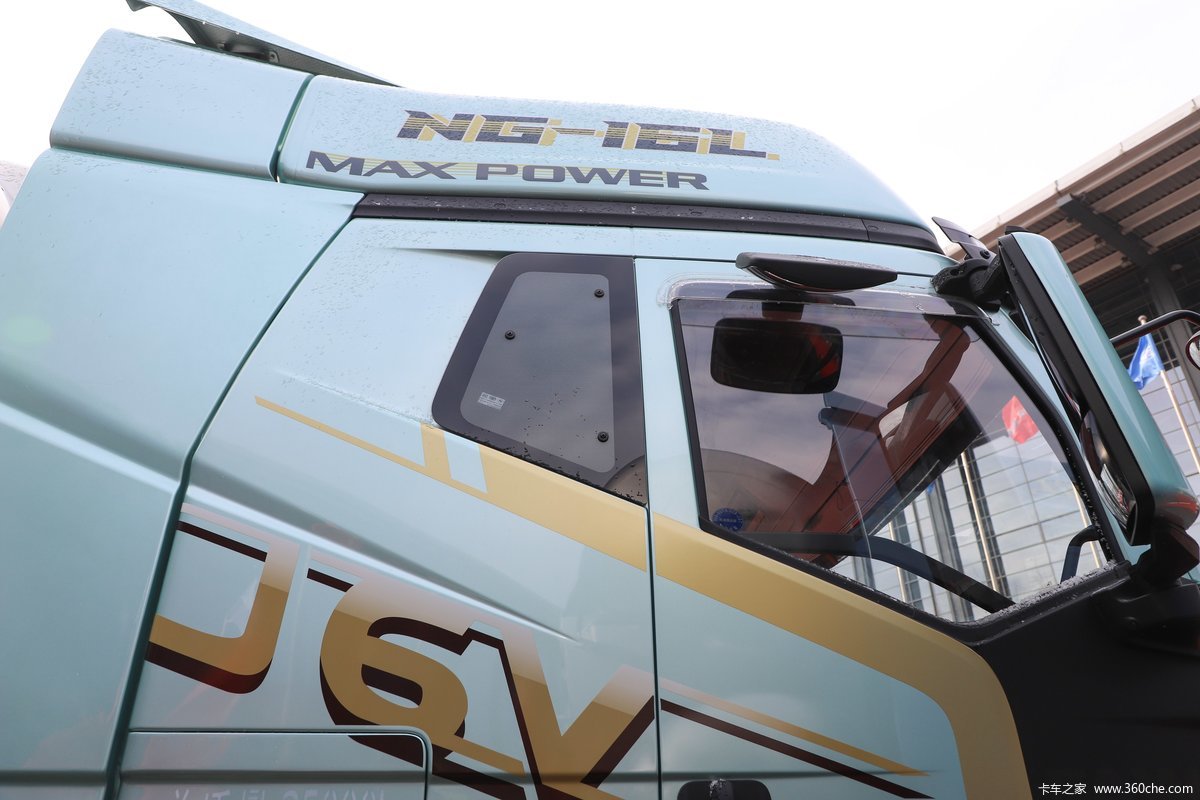 【图】一汽解放 J6V重卡 领航版 600马力 6X4 LNG自动档牵引车(液缓)(CA4250P66M25T1A3E6)_实拍图片_1800348_卡车之家