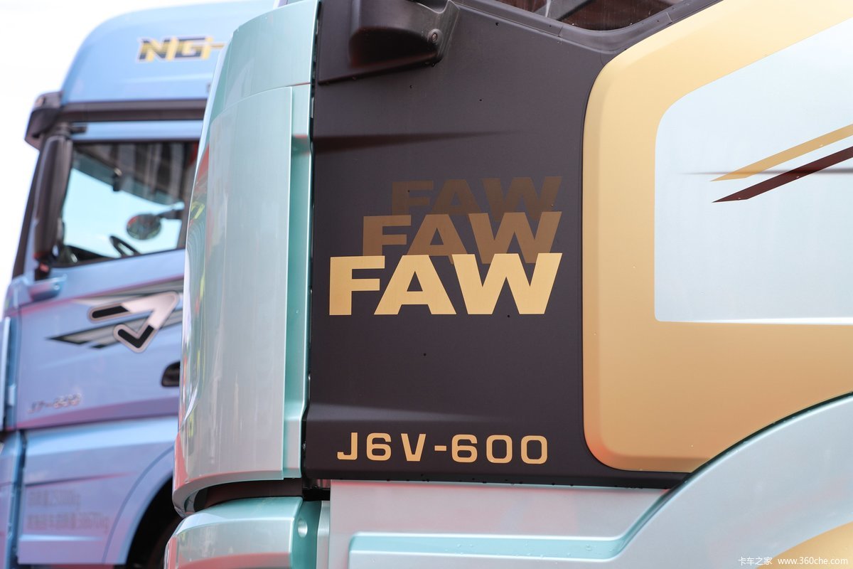 【图】一汽解放 J6V重卡 领航版 600马力 6X4 LNG自动档牵引车(液缓)(CA4250P66M25T1A3E6)_实拍图片_1800348_卡车之家